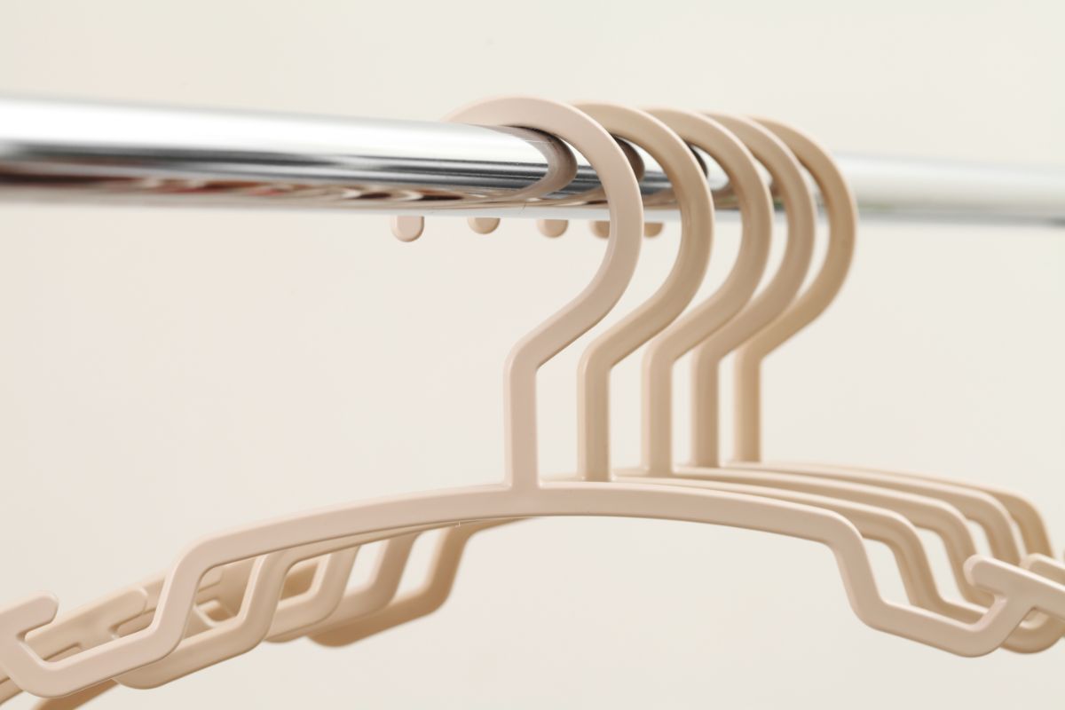 Tipos de cabides: quais são os melhores e como utilizá-los?